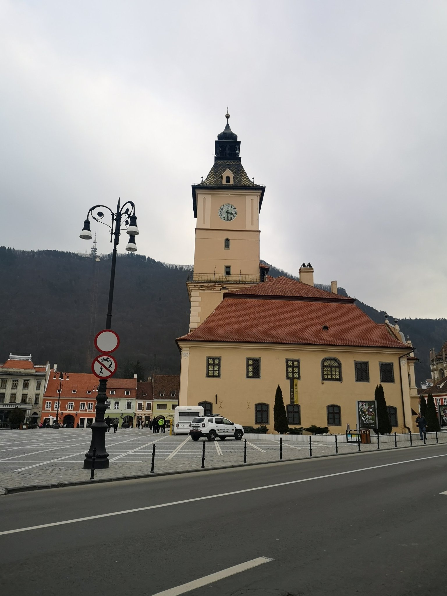 Visiting the city of Brasov, Romania – So Beau